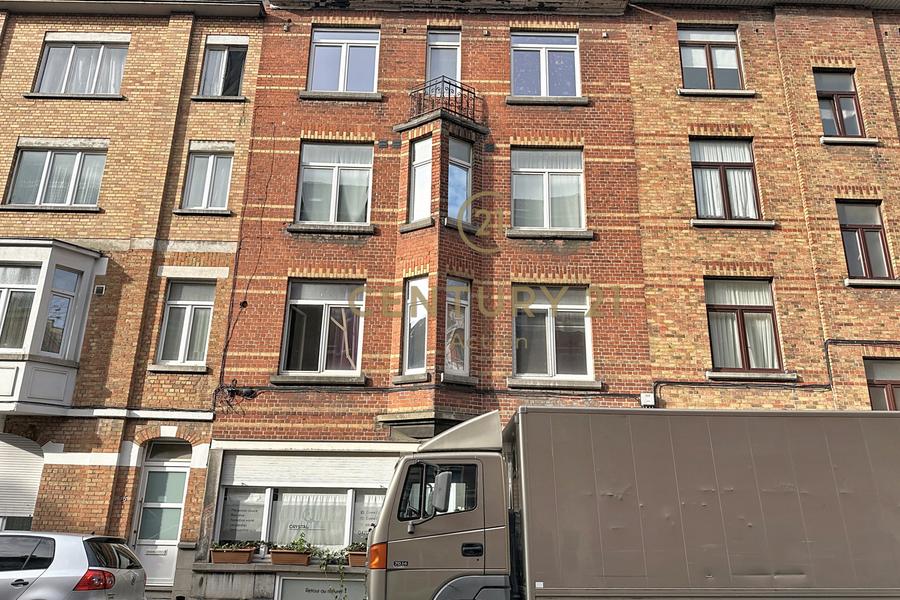Appartement te koop in schaerbeek - € 175.000